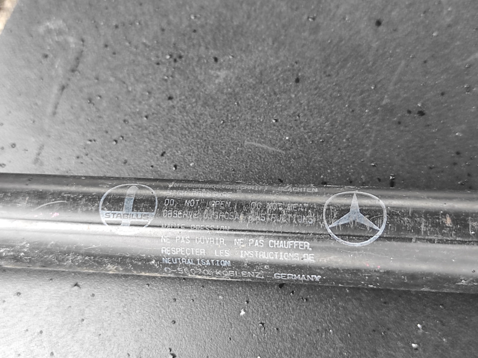 Амортизаторы капота W215 — Mercedes-Benz CL-class (W215), 5 л., 2003 ...