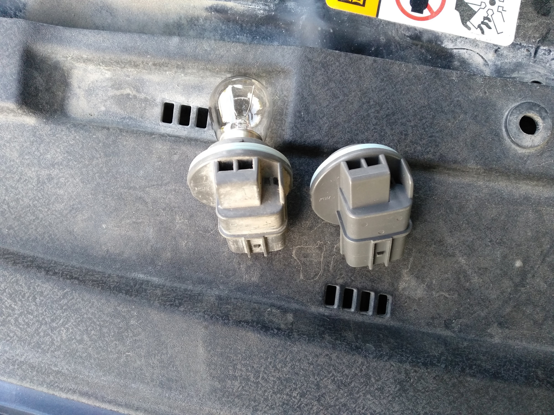 Патрон лампы P21/5w ДХО Kia Ceed JD — KIA Ceed SW (2G), 1,6 л, 2014 ...