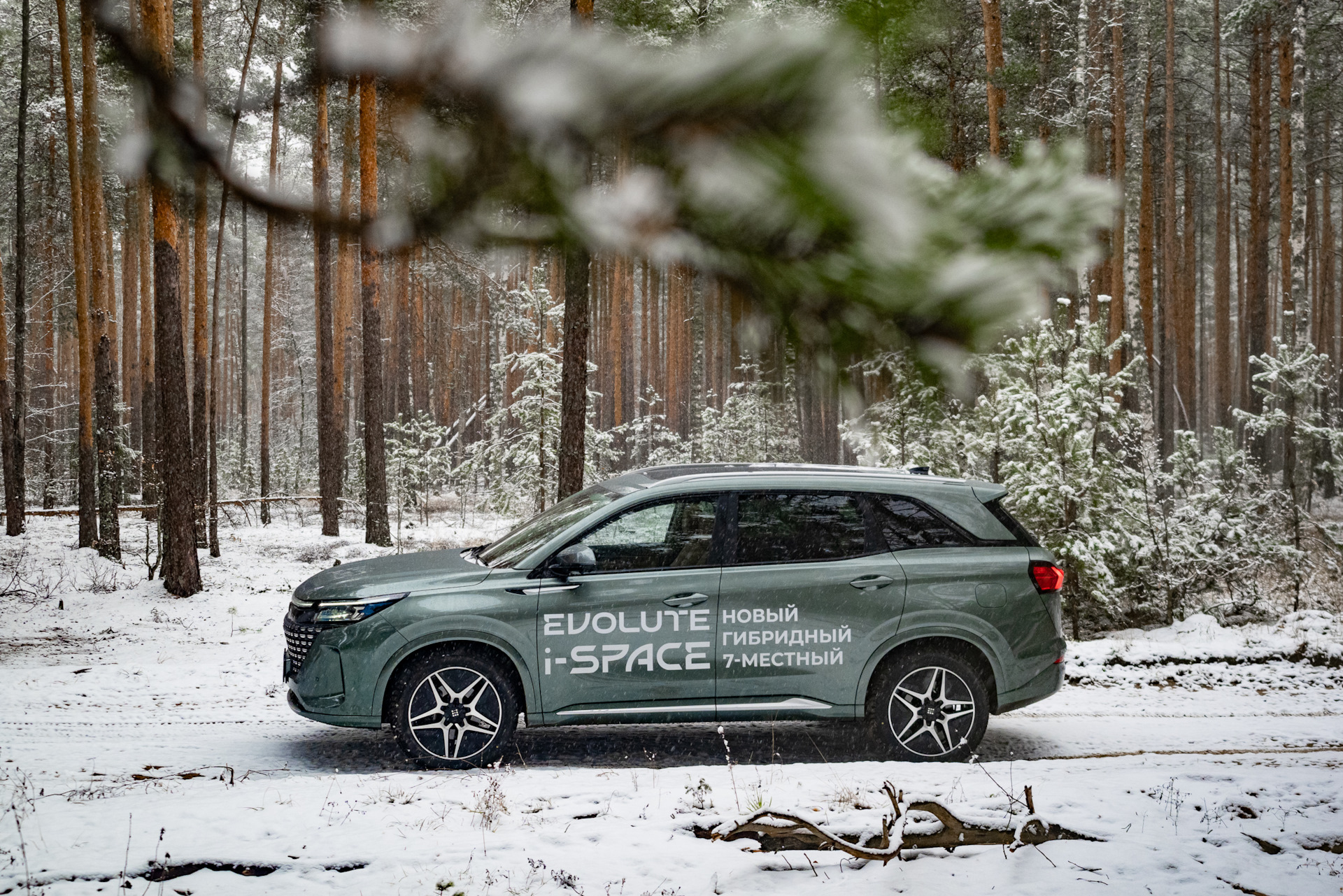 Что представляет из себя самый доступный гибрид в России? Тестируем 7-местный кроссовер Evolute ...