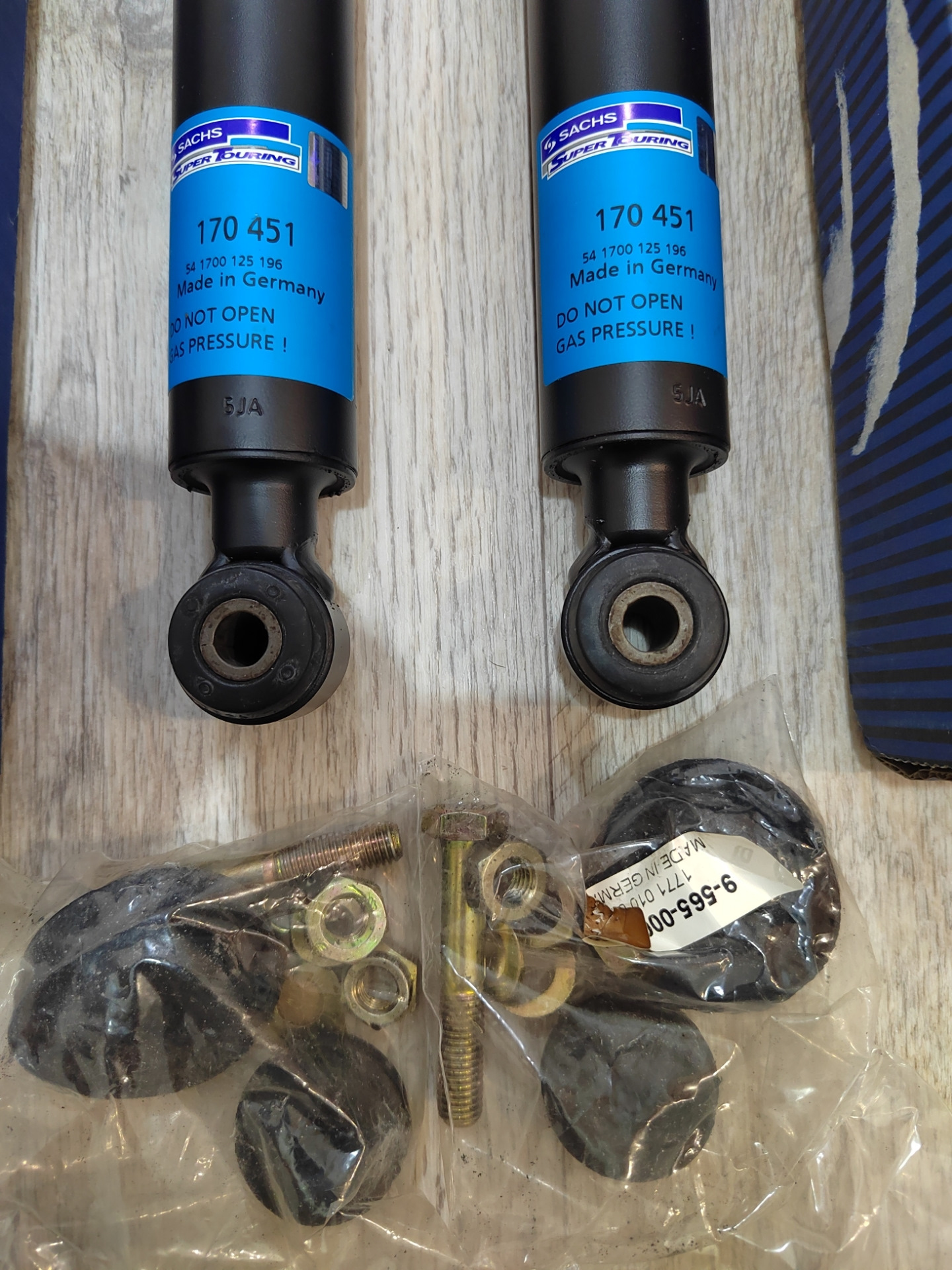 Задние амортизаторы🔧 — Mercedes-Benz C-Class (W202), 2 л, 1995 года ...