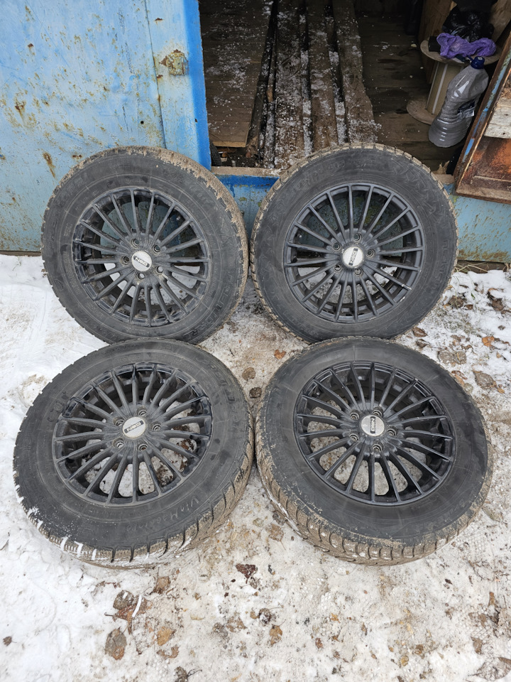 Шины зимние нешипованные 195/65 R15, литые диски 5Jx15 5x108 на Ford ...
