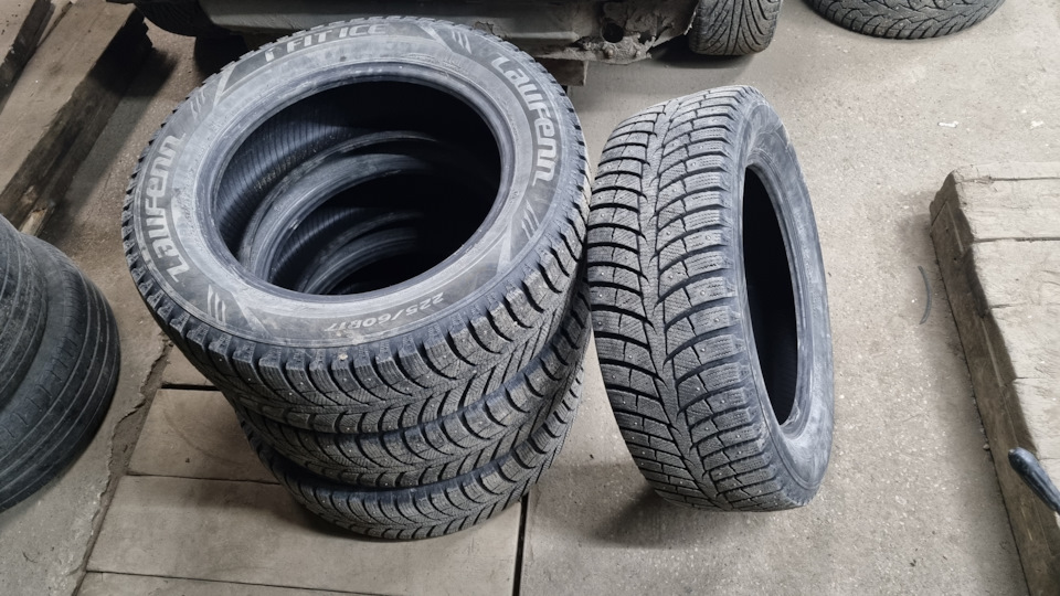 Шины зимние шипованные 225/60 R17 на KIA Sportage (4G), KIA Sportage ...