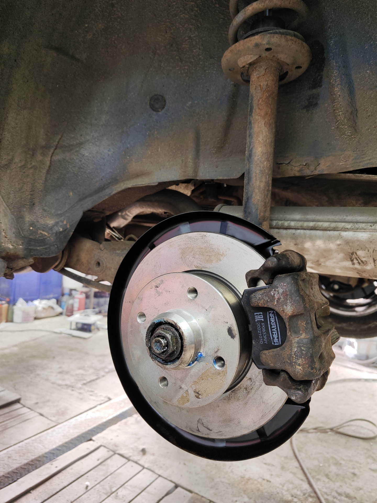 Диски, подшипники, пыльники, колодки — Volkswagen Passat B3, 2 л, 1991 ...