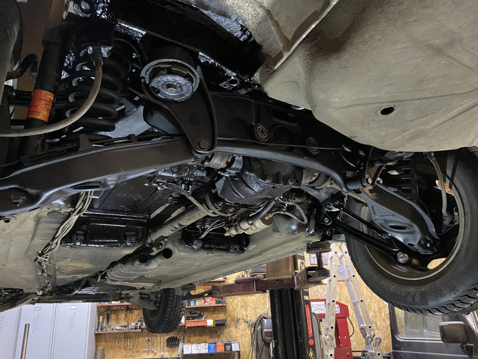 Переборка задней подвески — Mercedes-Benz E-Class (W124), 3,2 л, 1994 ...