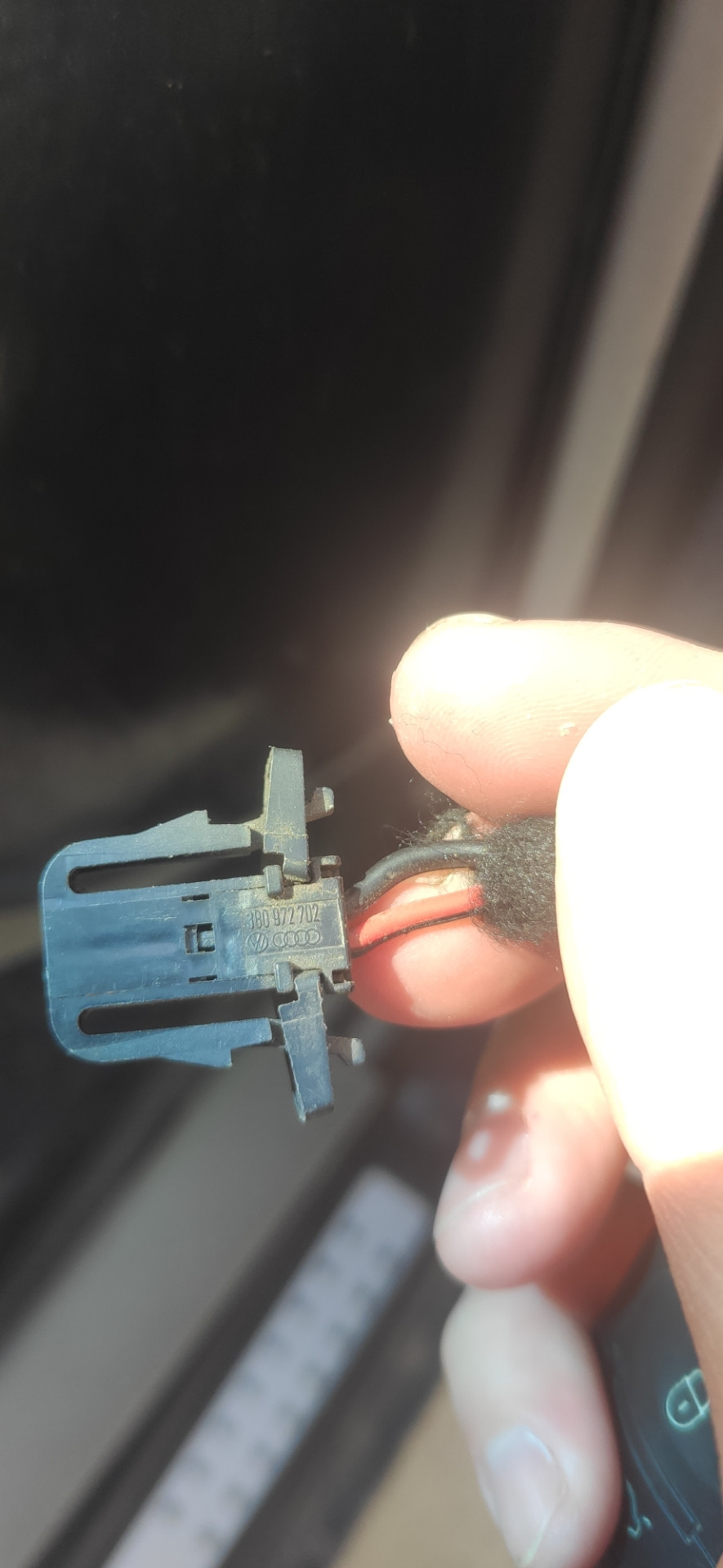 3B0972702 Корпус плоского разъема с фиксатором контактов VAG | Запчасти ...