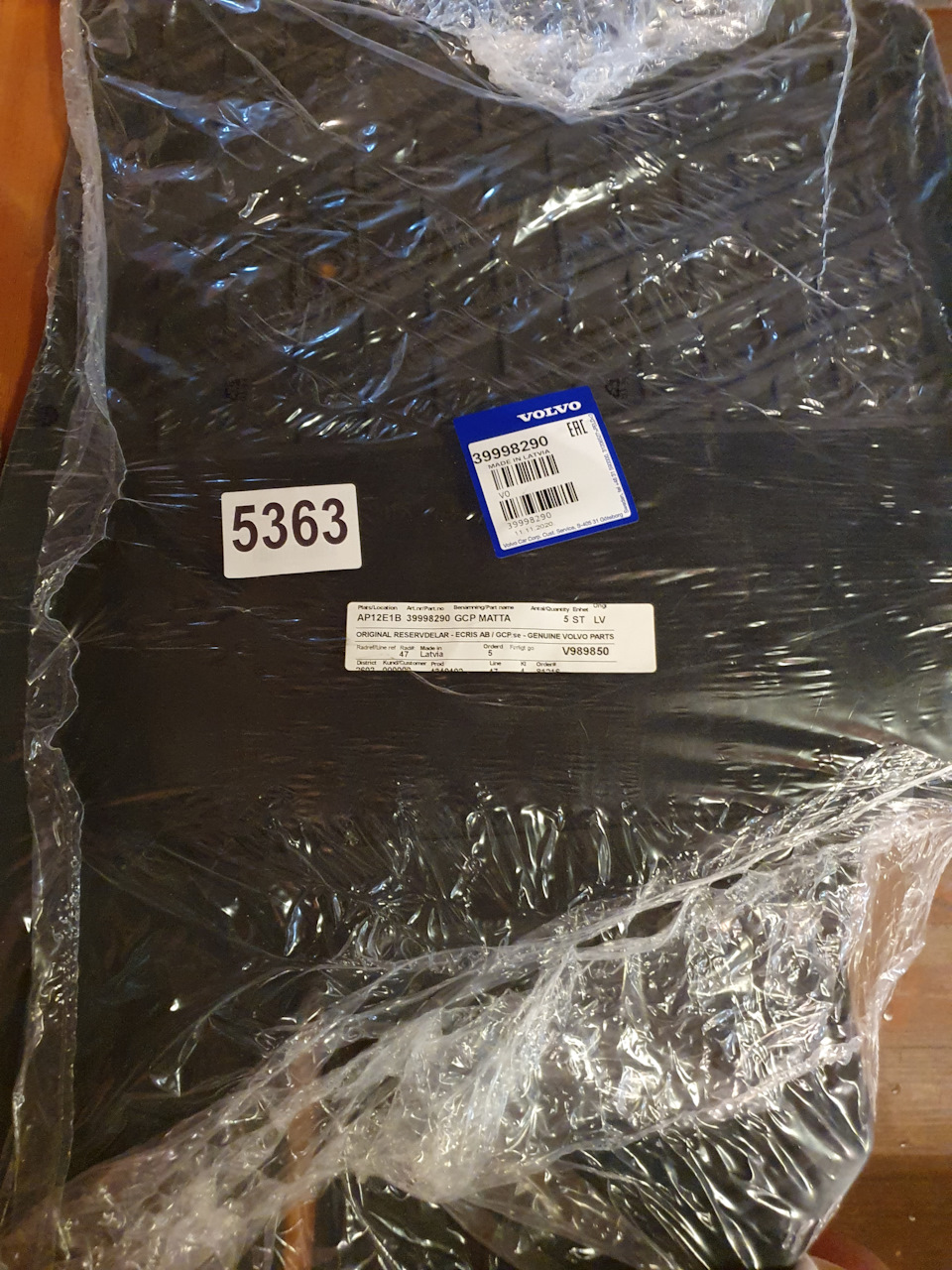 Новый коврик — Volvo S80 (1G), 2,5 л, 2005 года | аксессуары | DRIVE2