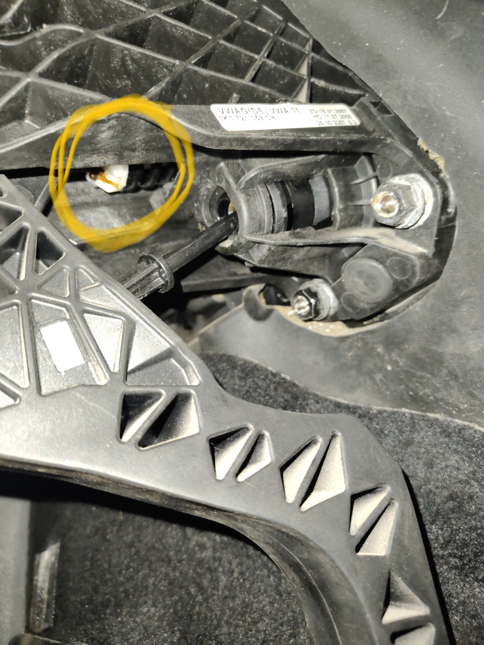 От больной головы руки страдают. (Пружина педали сцепления ...