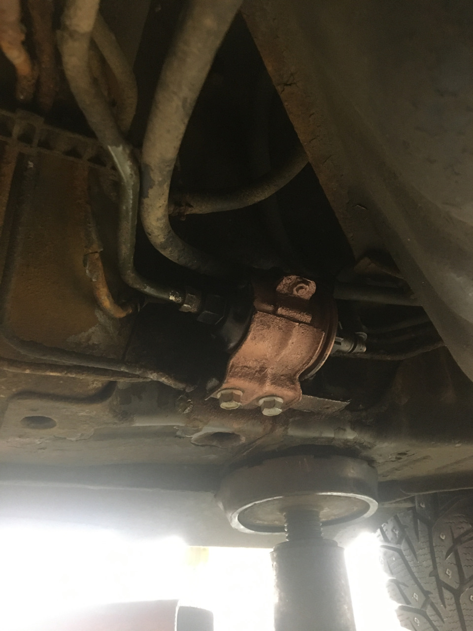 Топливный фильтр и опоры амортизаторов — Mitsubishi Galant (8G), 2,5 л ...