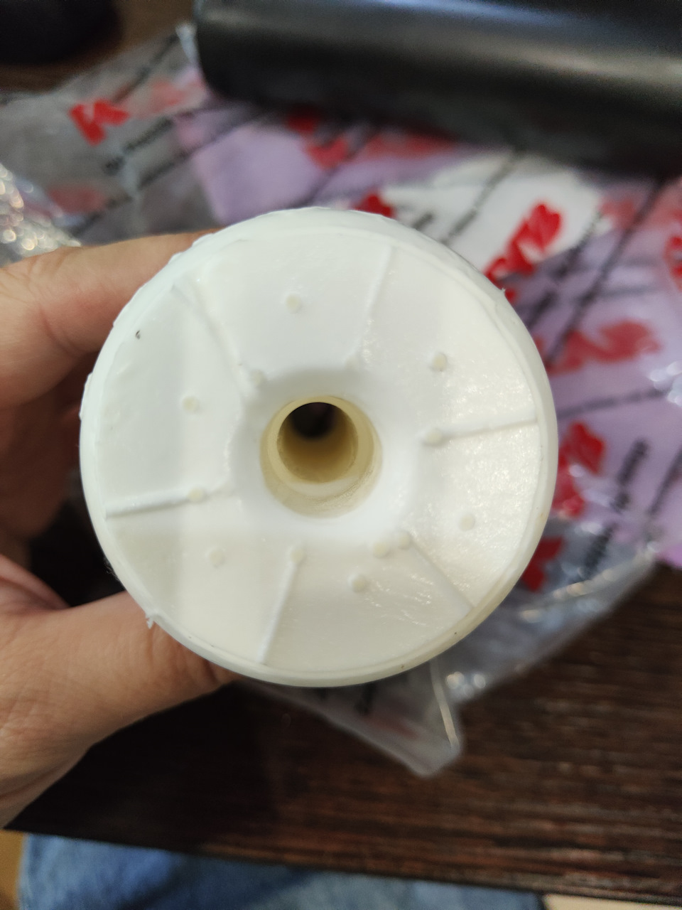 Верхние опоры задних амортизаторов нового образца, новые отбойники и ...