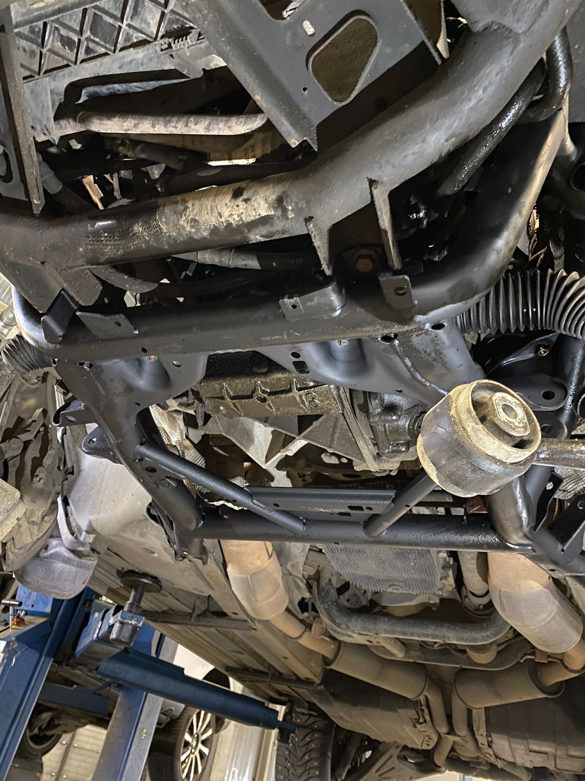 Установка подрамника двс — Land Rover Range Rover (3G), 4,2 л, 2005 ...