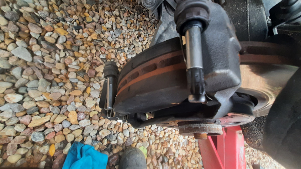 Стучат (нестандартные) передние тормозные колодки megane 4 — Renault ...