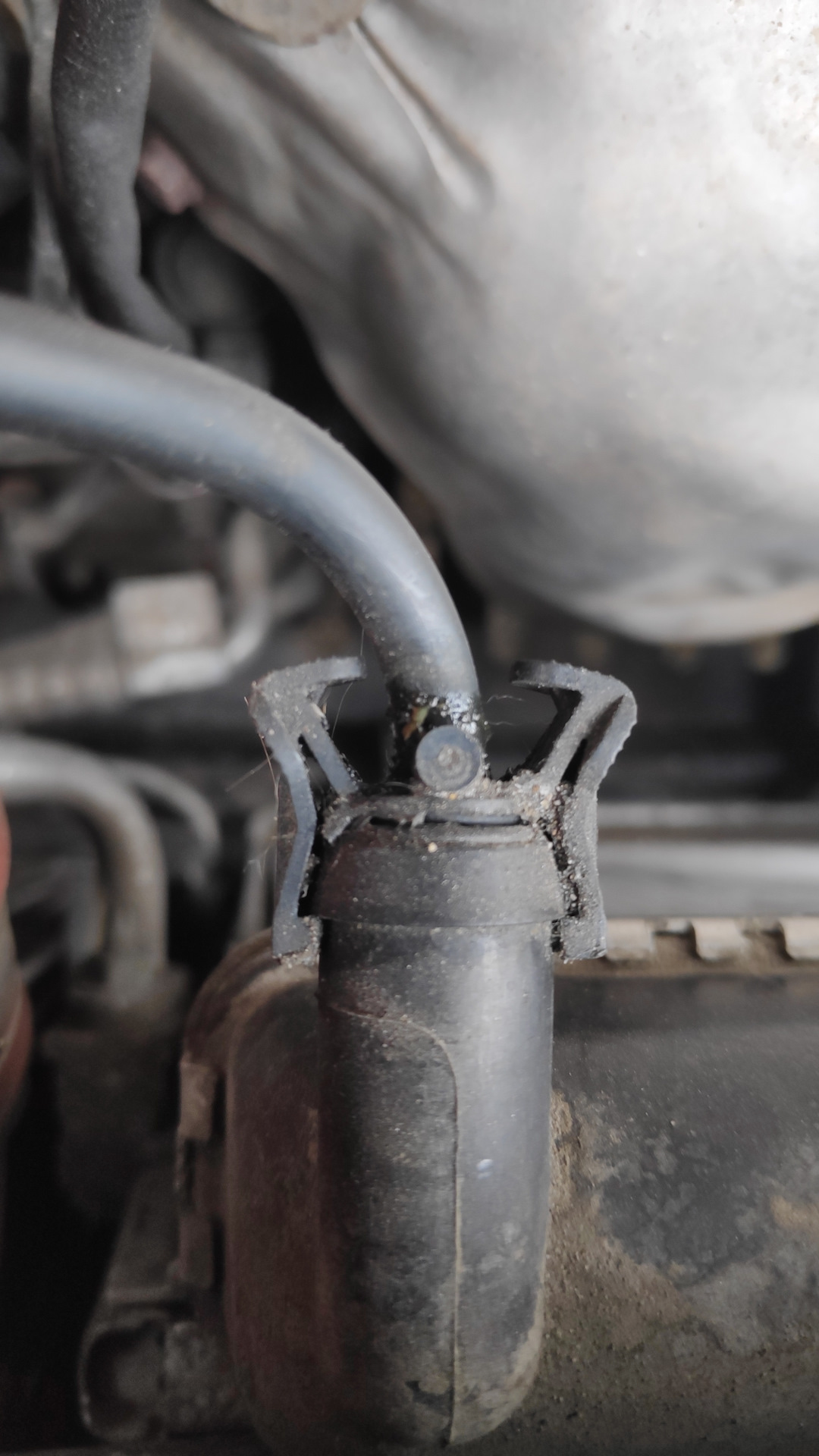 #24 Замена трубки отвода газа из радиатора — Citroen C4 Picasso (1G), 1 ...