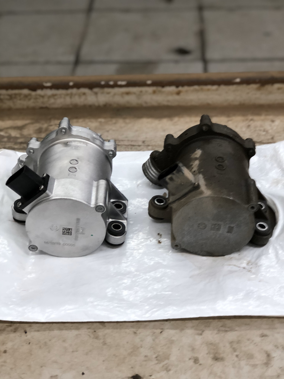 Замена электрической помпы, электрического термостата, крышки бачка ...