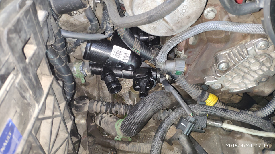 Замена термостата — Renault Laguna III, 2 л, 2008 года | визит на ...