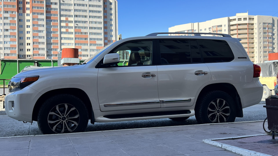 Установка оригинальных проставок 43136-60020 — Toyota Land Cruiser 200 ...