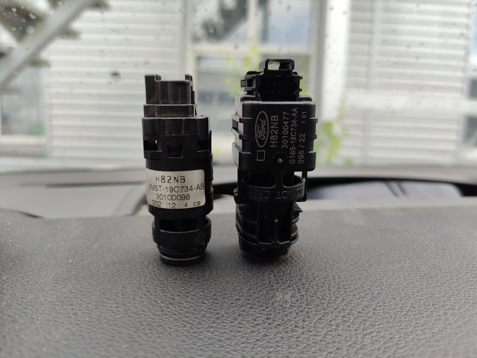 Замена датчика температуры климат контроля 2030991 — Ford Kuga (1G), 2 ...