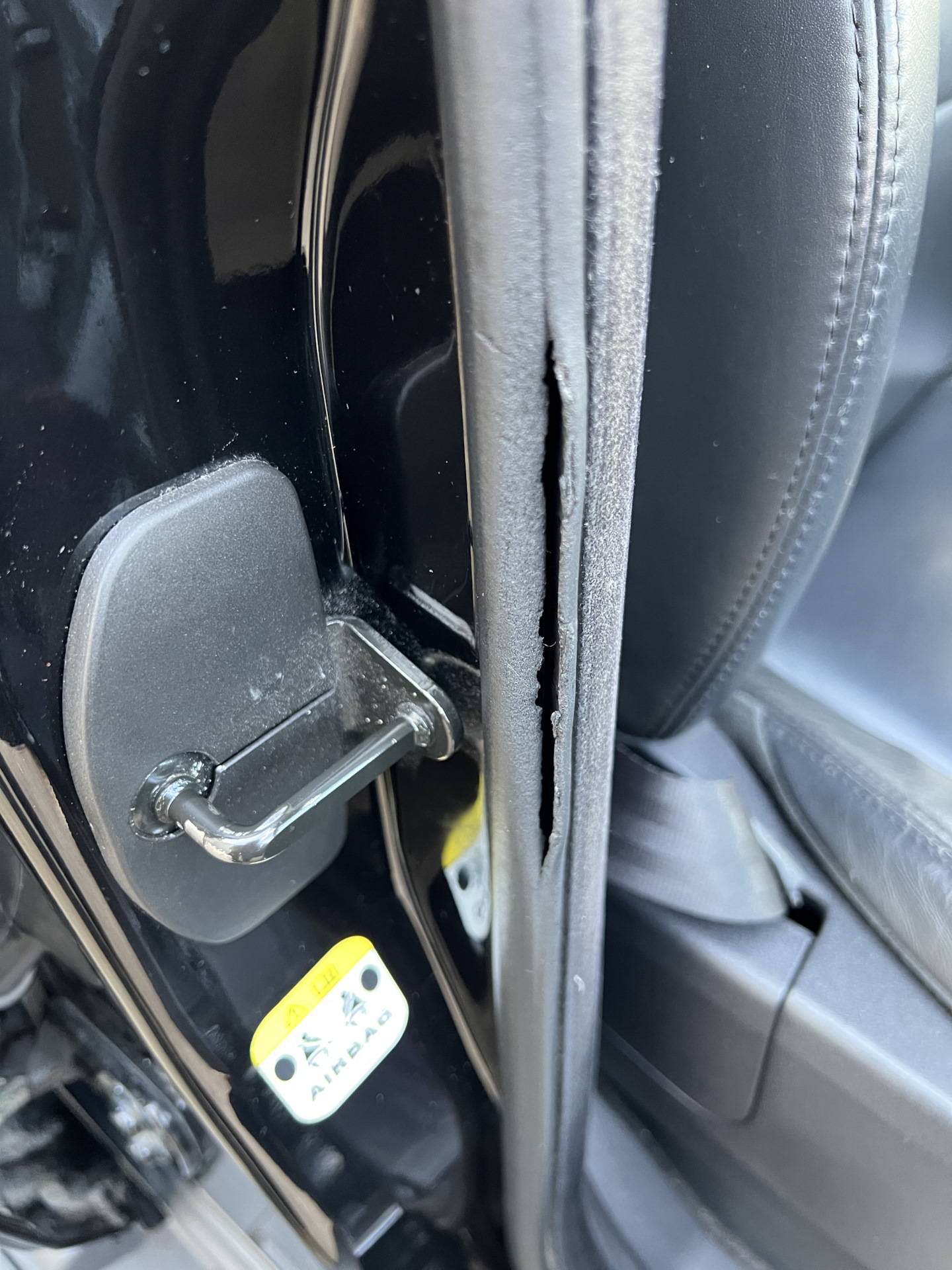 Уплотнители дверных проемов — Land Rover Discovery III, 3,6 л, 2008 ...