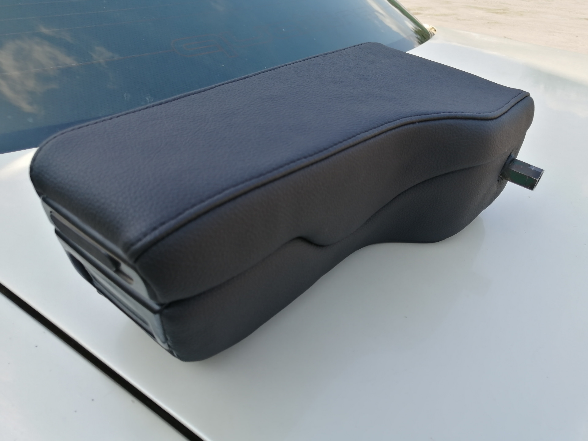 Подлокотник с4 крокодил — Audi 100 (C3), 2,3 л, 1989 года | аксессуары ...