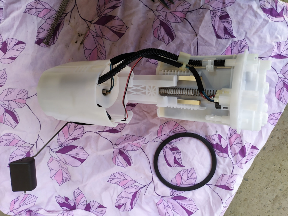 Замена топливного фильтра — Lexus ES (XV60), 2,5 л, 2013 года | своими ...