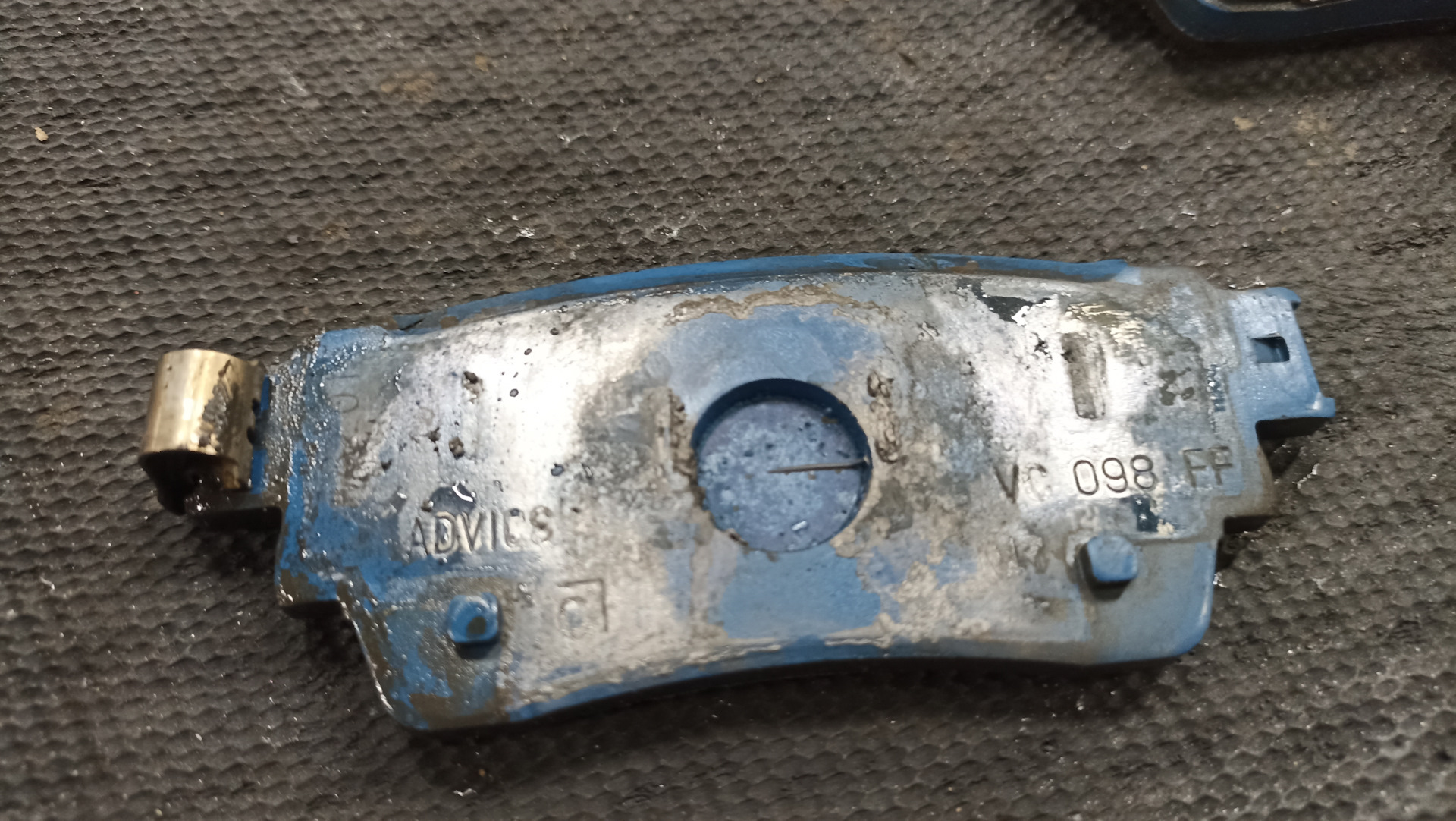 Замена втулок стабилизатора (перед/зад) и задних тормозных колодок ...