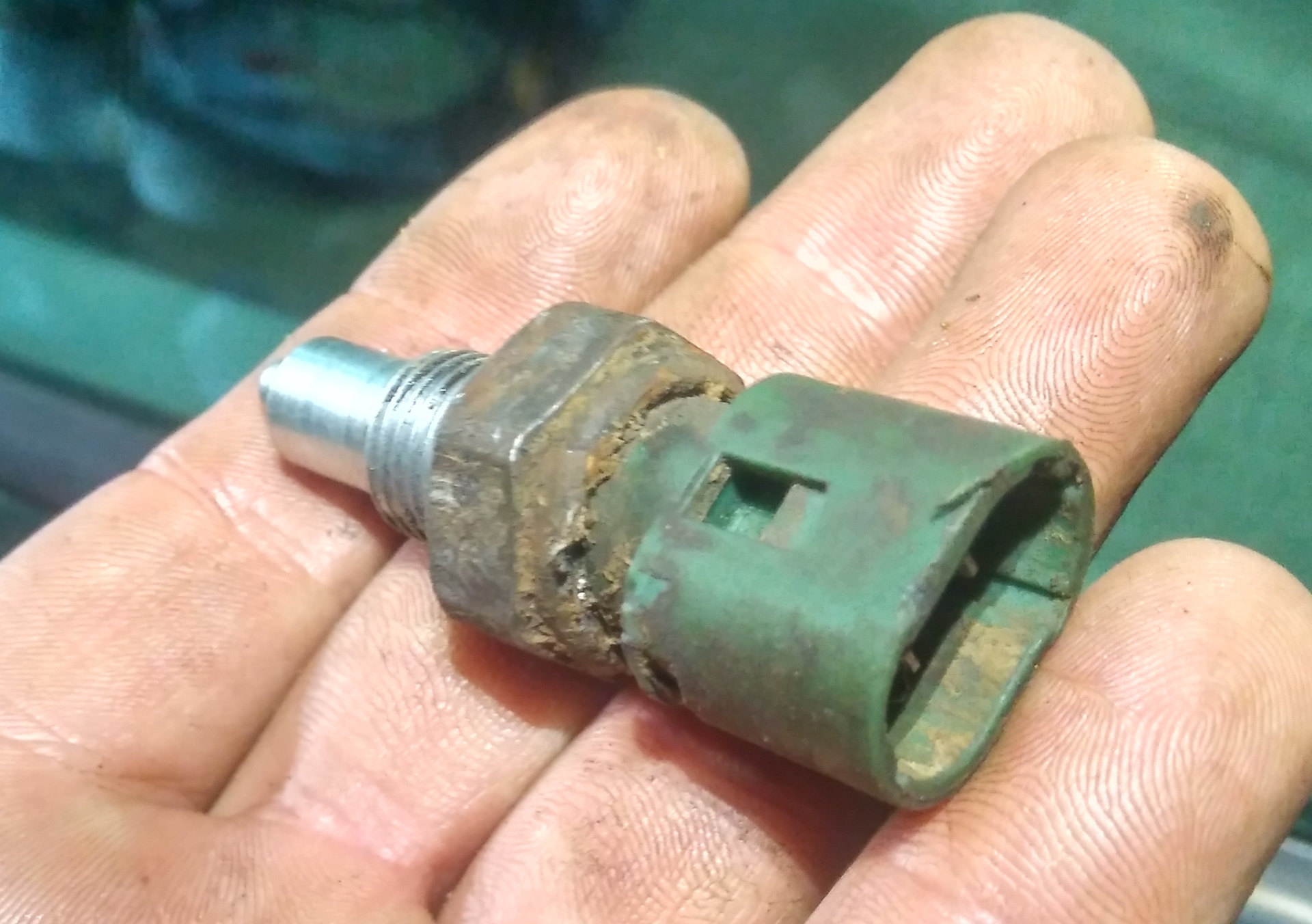 Выключатель фонарей заднего хода. — Renault Scenic I, 2 л, 2002 года ...