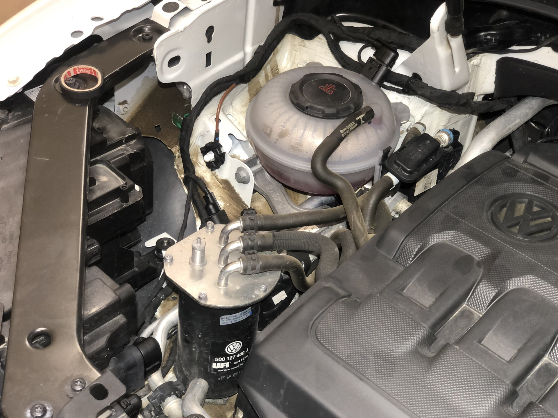 Подкапотные колпачки на разъемы в Tiguan NF — Volkswagen Tiguan (2G), 2 ...