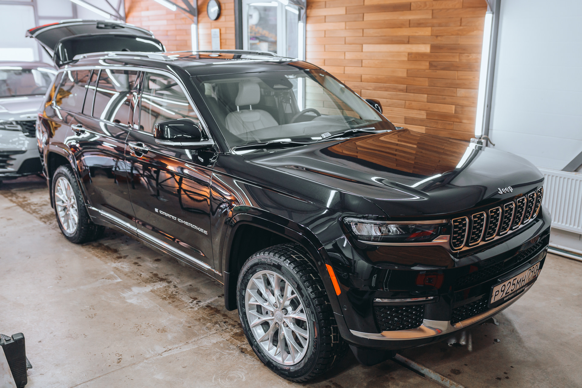 ⚫️🔴⚪️ Jeep Grand Cherokee Summit 2022 — ZaShumim на DRIVE2