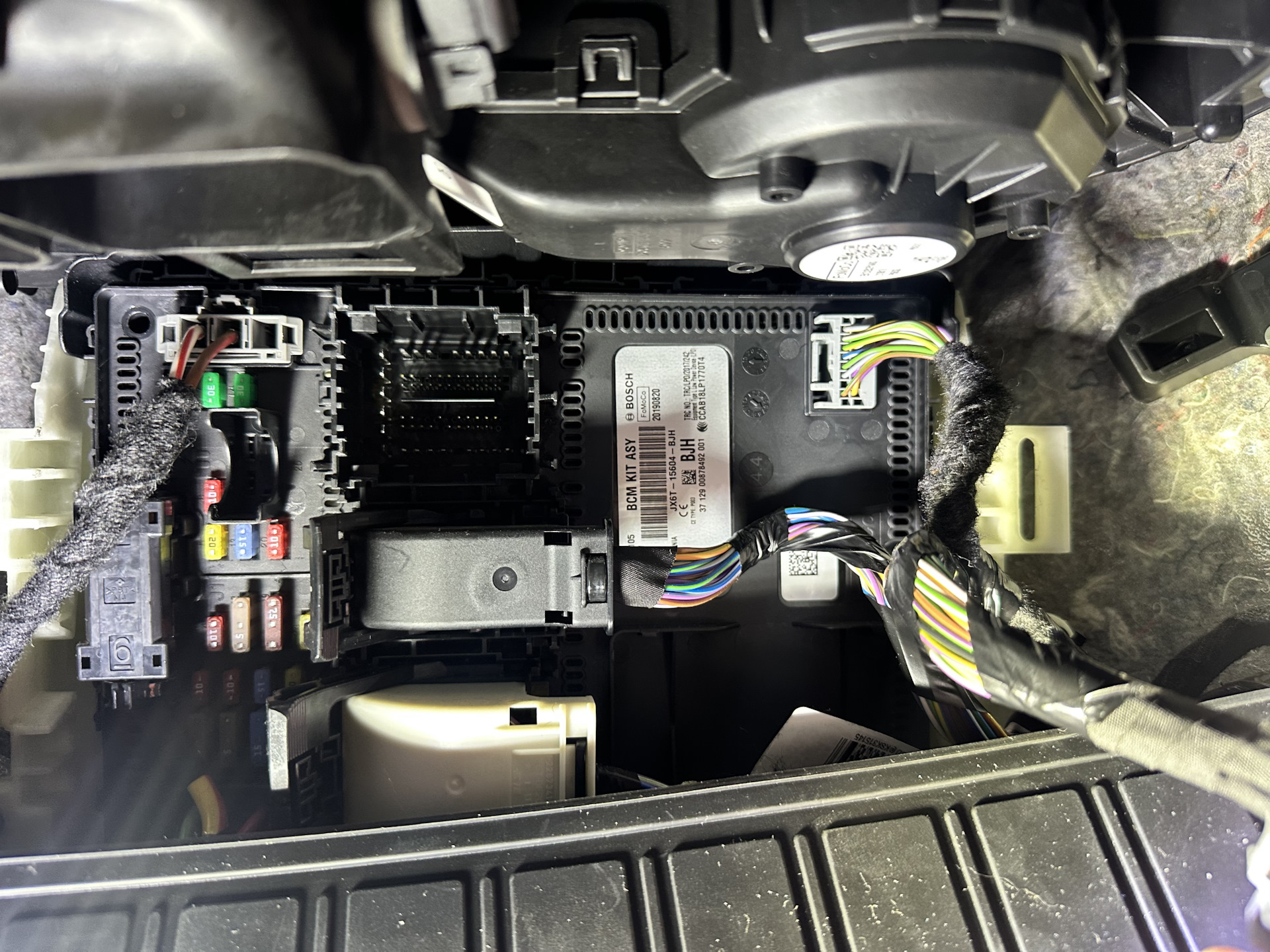 Установка оригинальной камеры заднего вида на Ford Focus 4 — Ford Focus ...