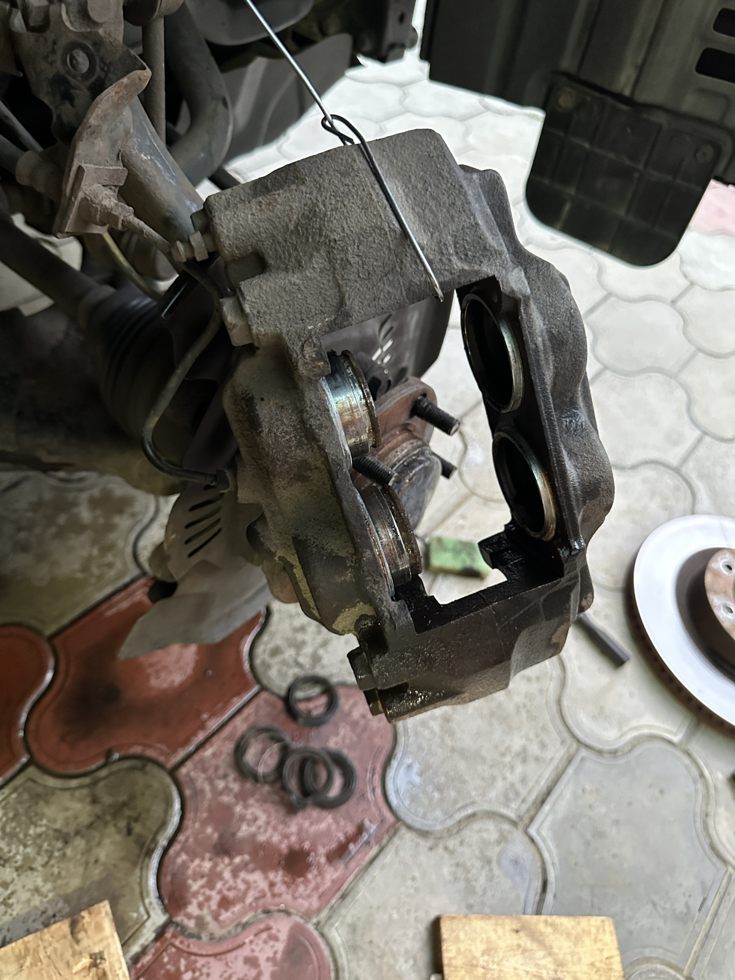 Замена масла в трансмиссии, ДВС и полная переборка тормозов — Toyota ...