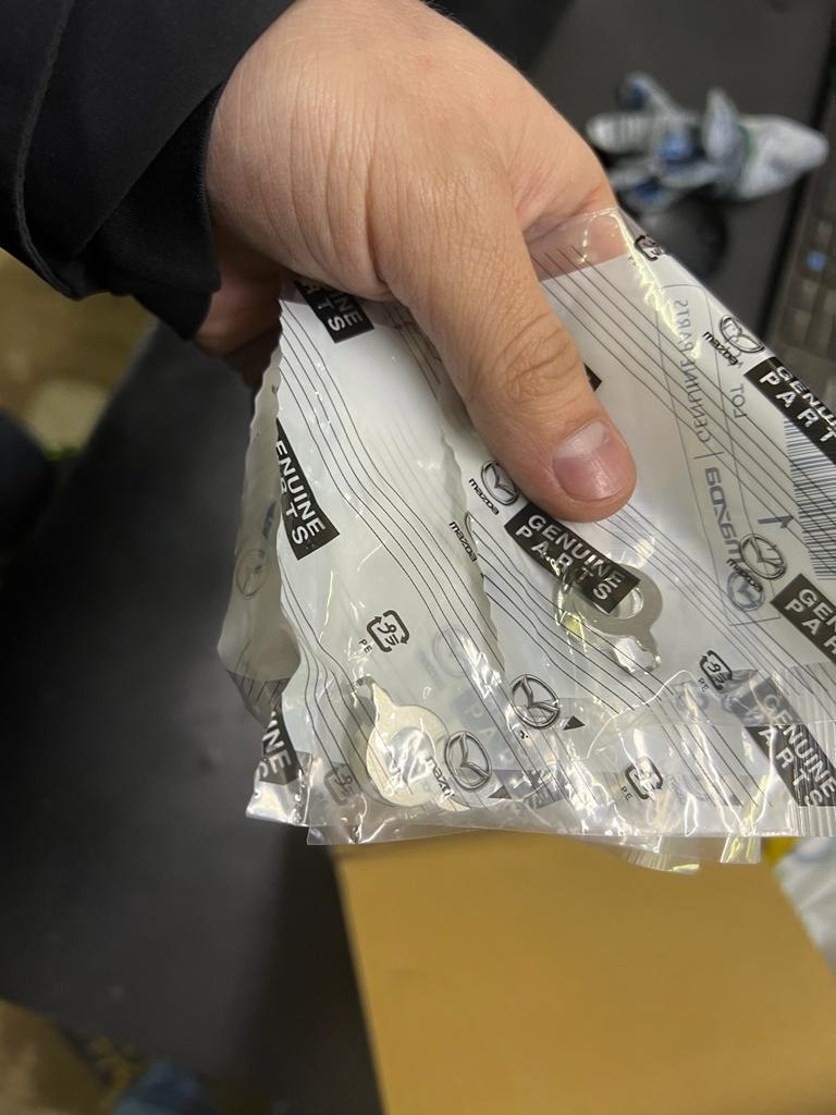 SH0113833 Шайба уплотнительная трубки топливной Mazda | Запчасти на DRIVE2