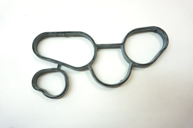 Замена корпуса масляного фильтра — Audi A4 (B7), 2 л, 2007 года ...