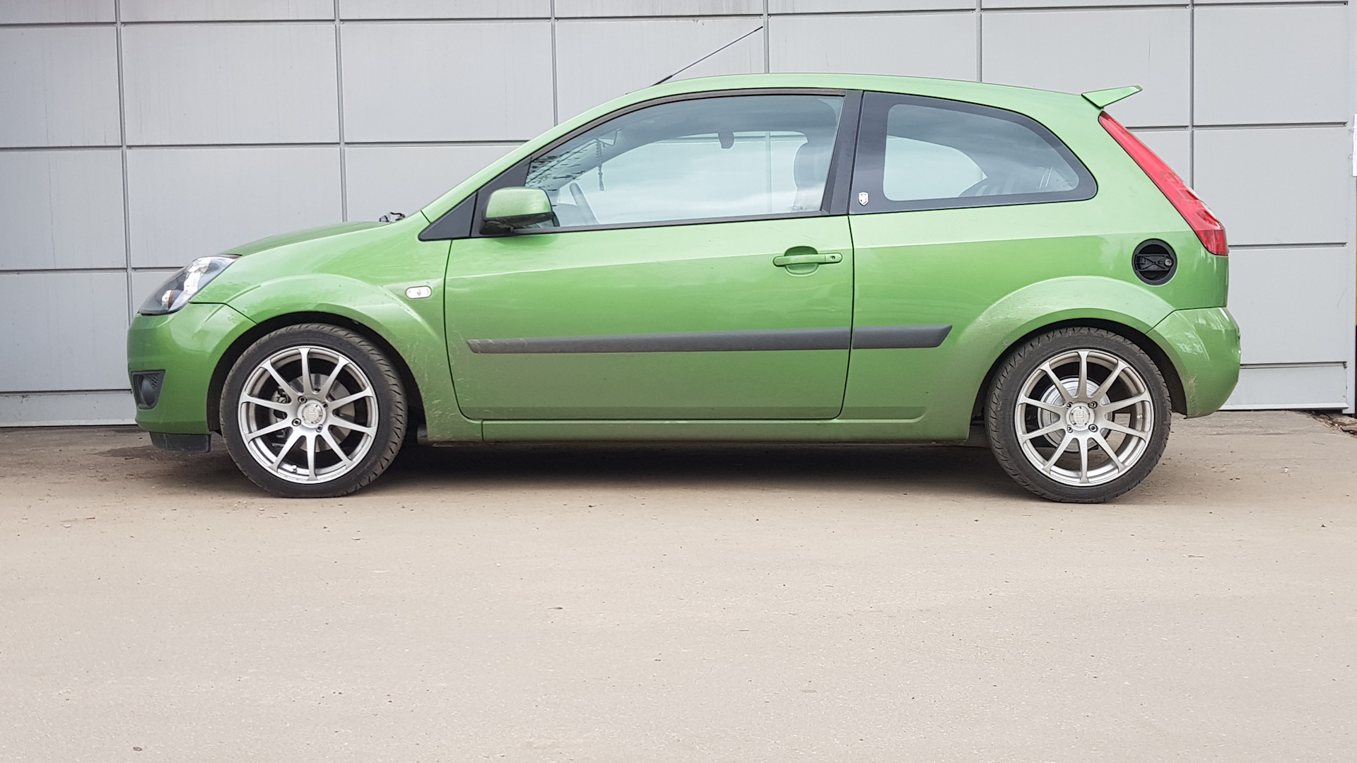 Ford Fiesta (Mk V) 1.6 бензиновый 2007 | Apple Green на DRIVE2