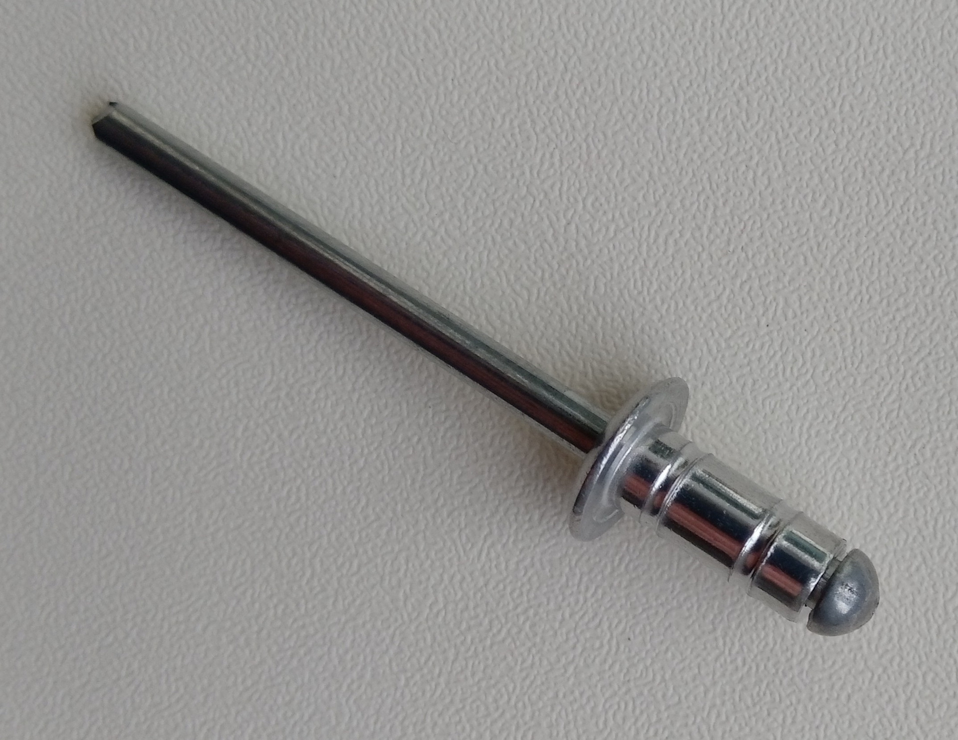 Заклепки динамиков (колонок) volvo (973884) — Volvo V50, 1,8 л, 2009 ...