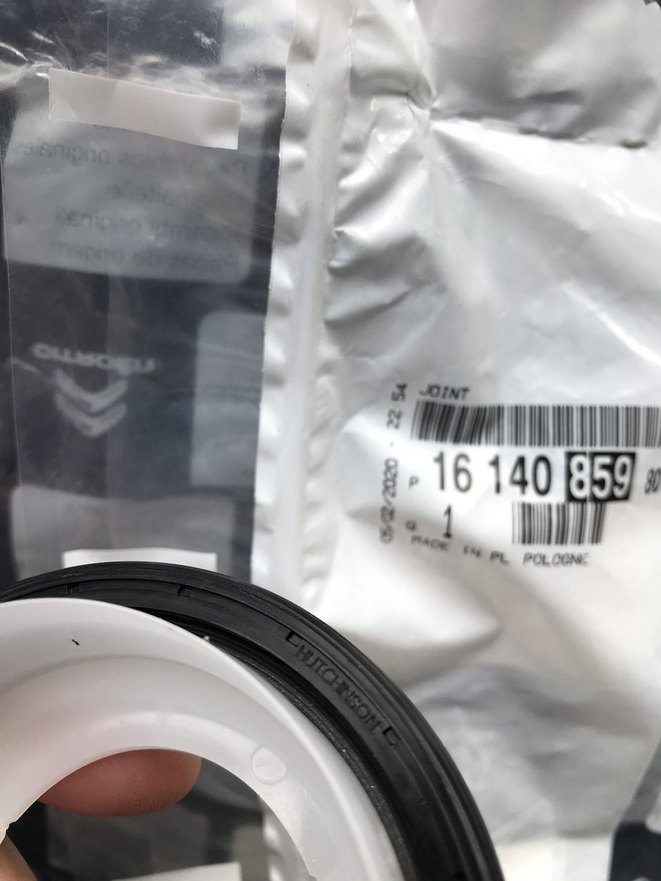 №20 — Замена сальника КВ со стороны ГРМ — Peugeot 308 (1G), 1,6 л, 2012 ...