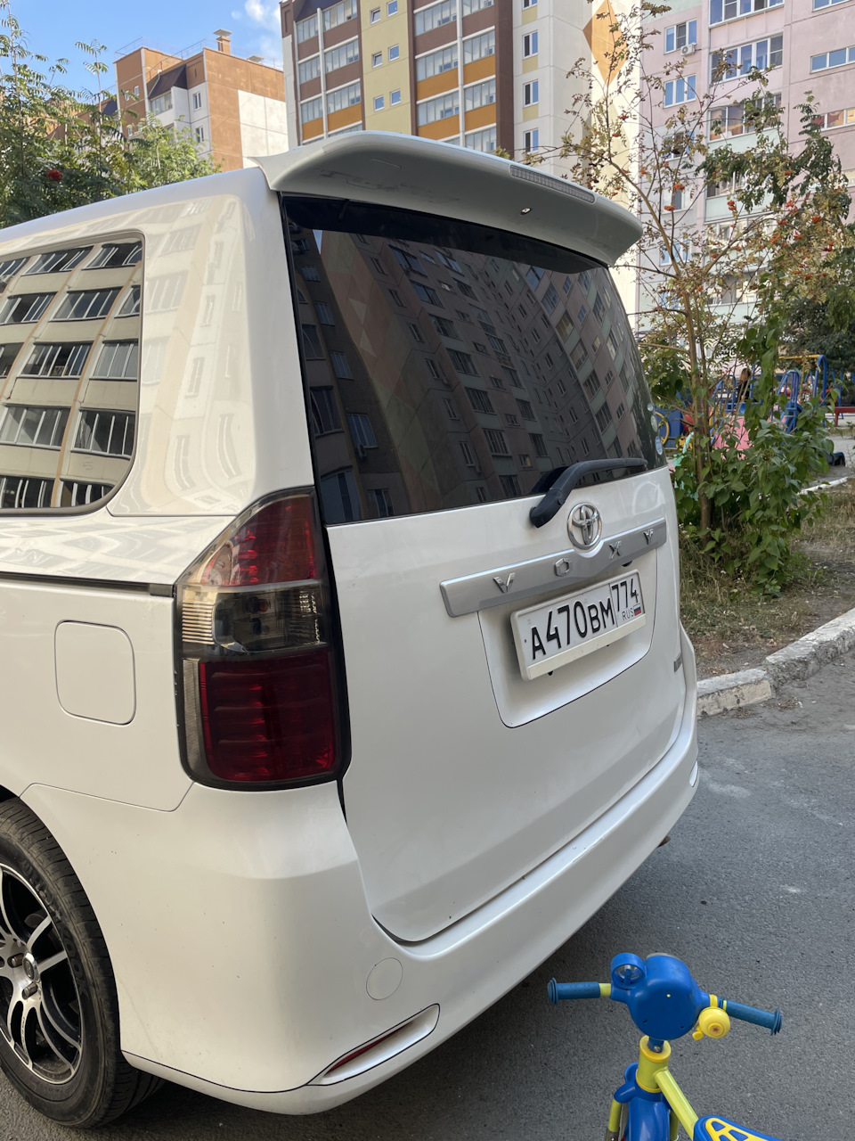 Спойлер от ниссана на тойоту — Toyota Voxy (2G), 2 л, 2008 года ...