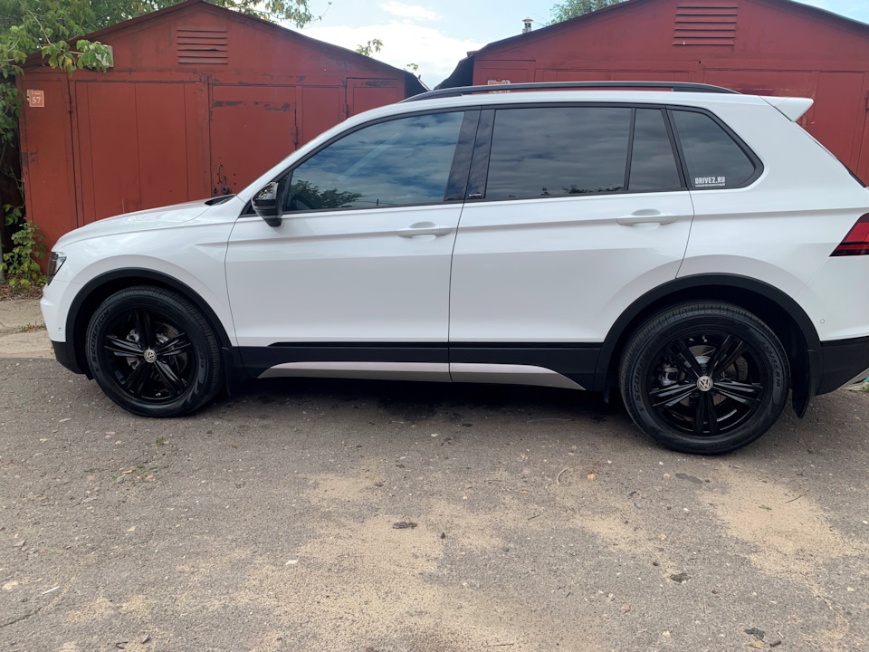 Набор для ремонта бескамерных шин AVS RK-110 и по мелочи — Volkswagen Tiguan (2G), 2 л, 2020 ...