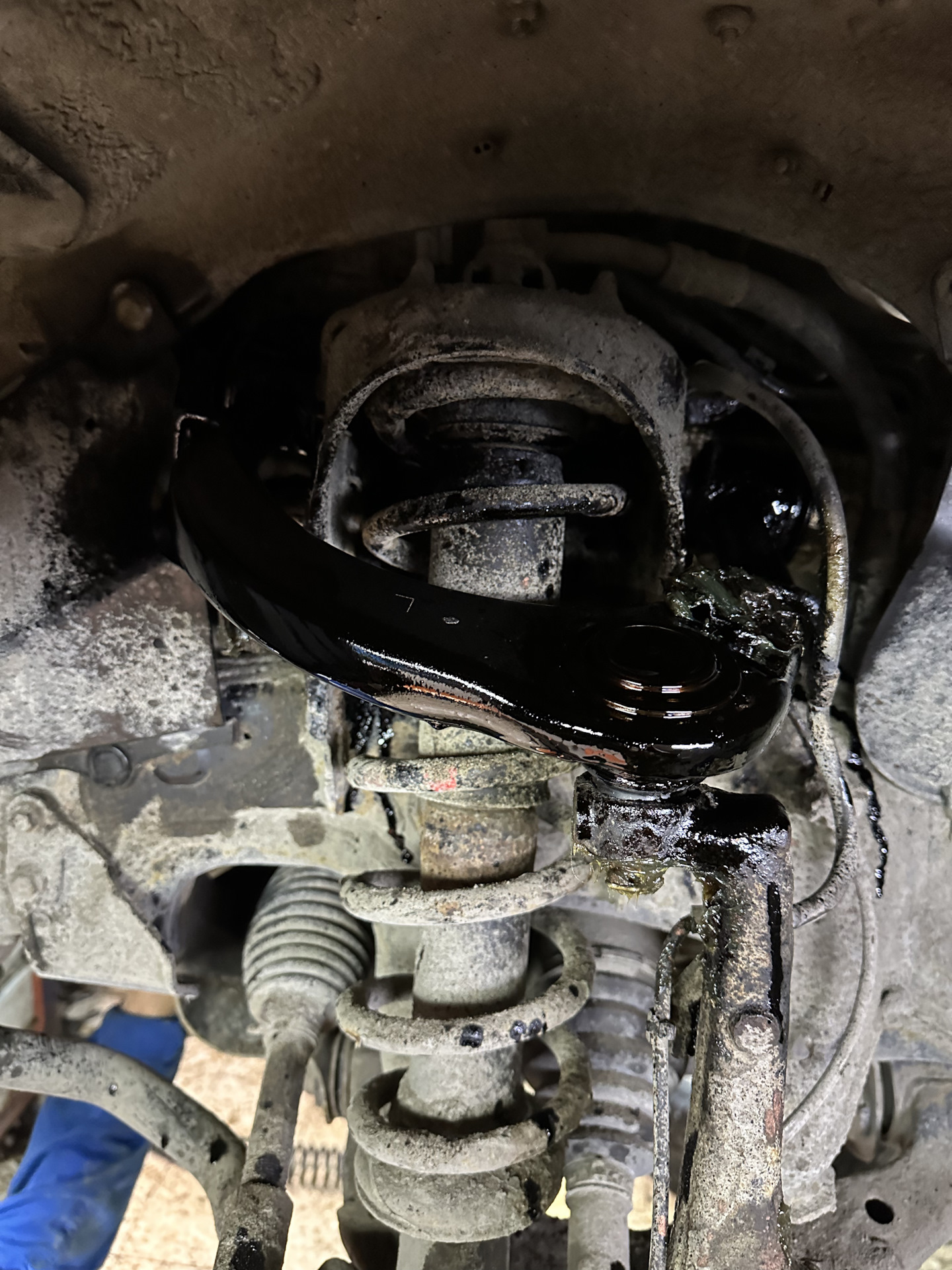 11. Ремонт. Замена шаровой верхнего левого рычага и правой рулевой тяги ...