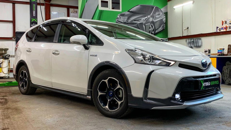 Toyota Prius Alpha 1.8 гибридный (Plug-in) 2014 | Modelista на DRIVE2