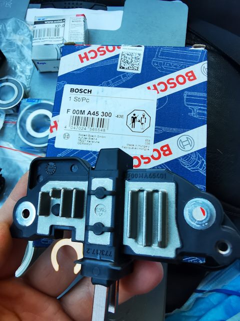 F00MA45300 Регулятор генератора BOSCH | Запчасти на DRIVE2
