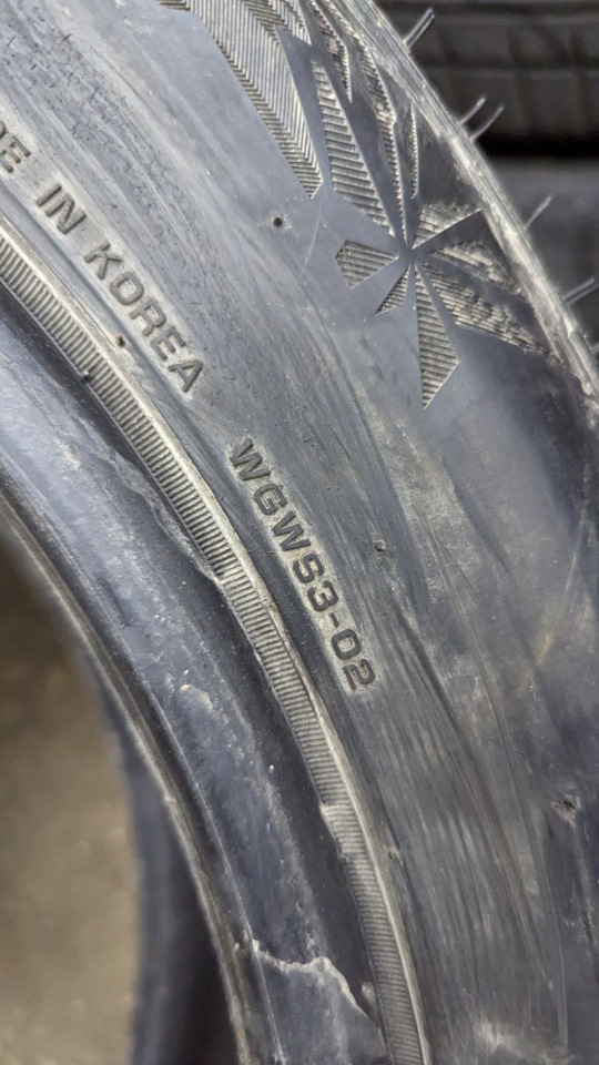 Шины зимние шипованные Nexen 215/55 R17 на Subaru Forester (SG), Subaru ...