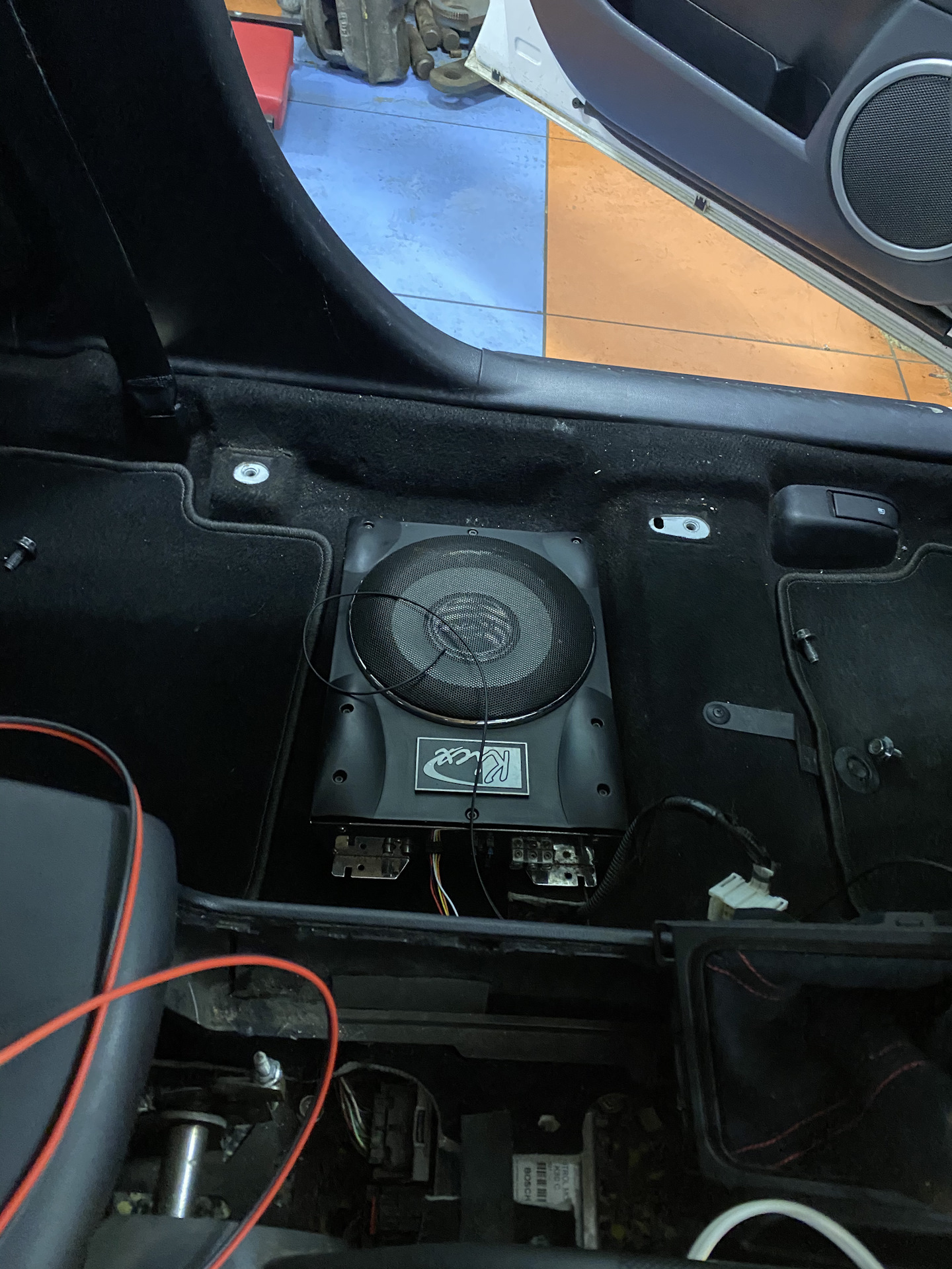 Установил активный саб под сиденье — Mazda 3 (1G) BK, 2 л, 2008 года ...