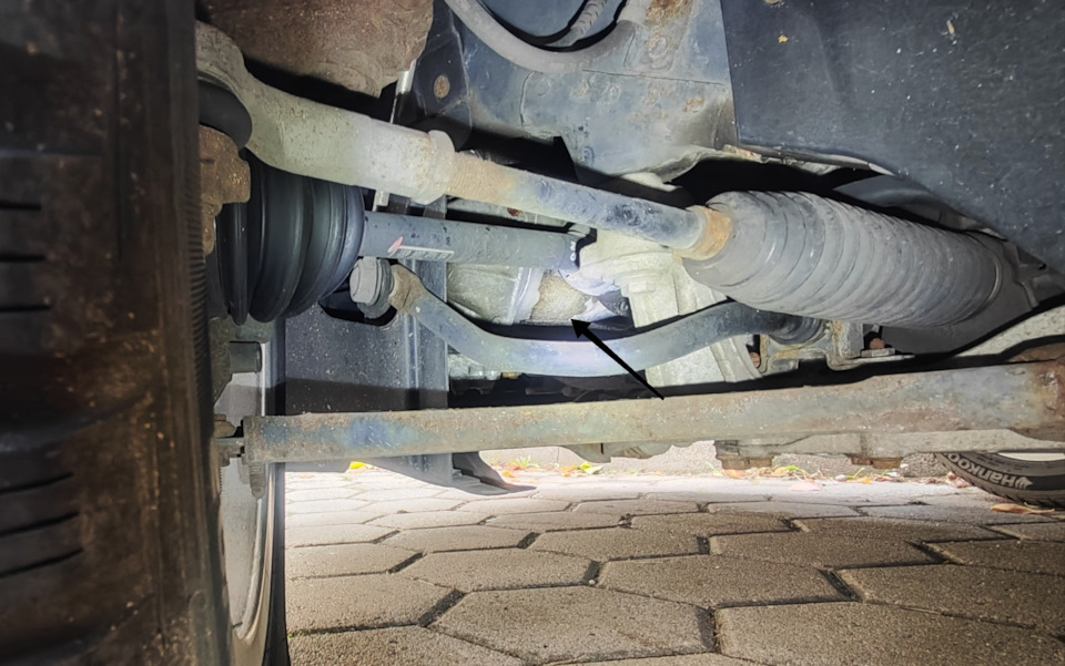 Масло под двигателем — Volkswagen Jetta V, 1,4 л, 2009 года ...