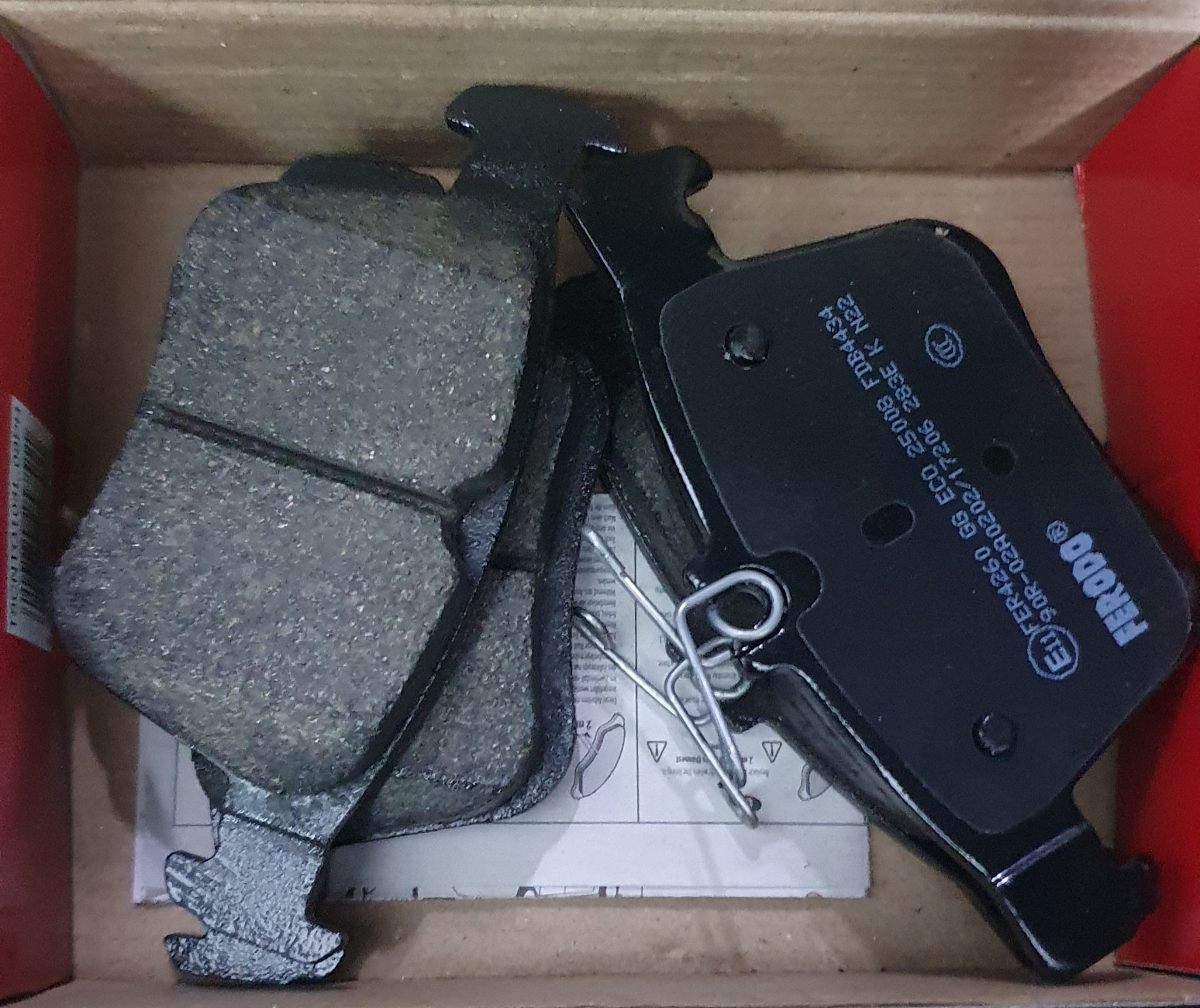 Замена задних колодок неожиданно — Skoda Karoq, 1,4 л, 2022 года ...