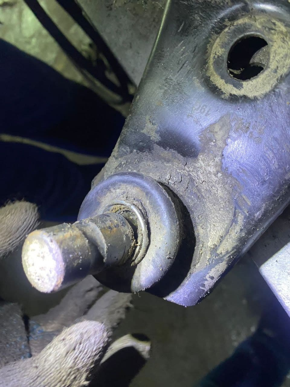 057. Про замену шаровых на рычагах SRLine, сальников редуктора. — Mazda ...