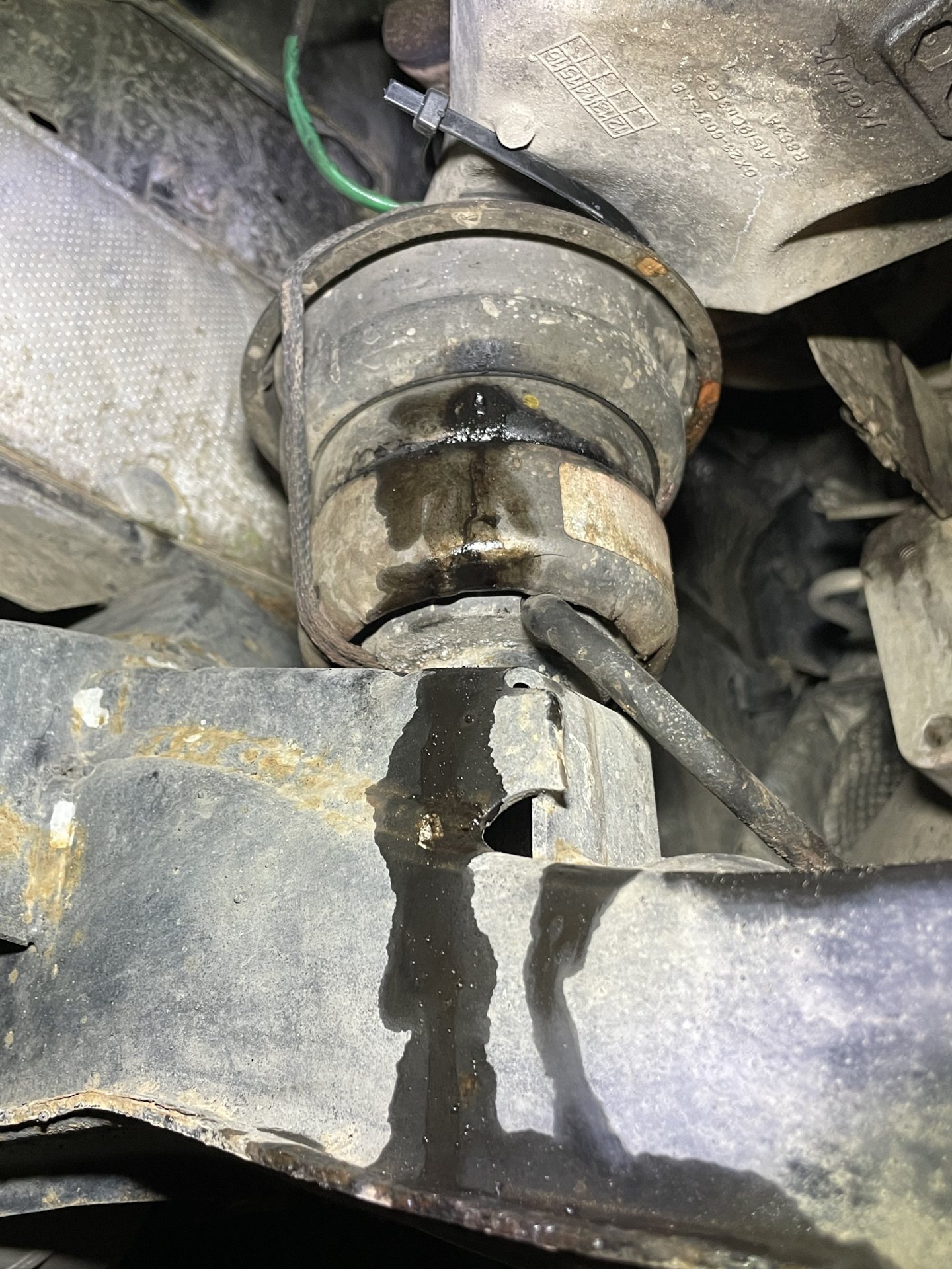 Подушка мотора — Jaguar XF (1G), 2,2 л, 2012 года | плановое ТО | DRIVE2