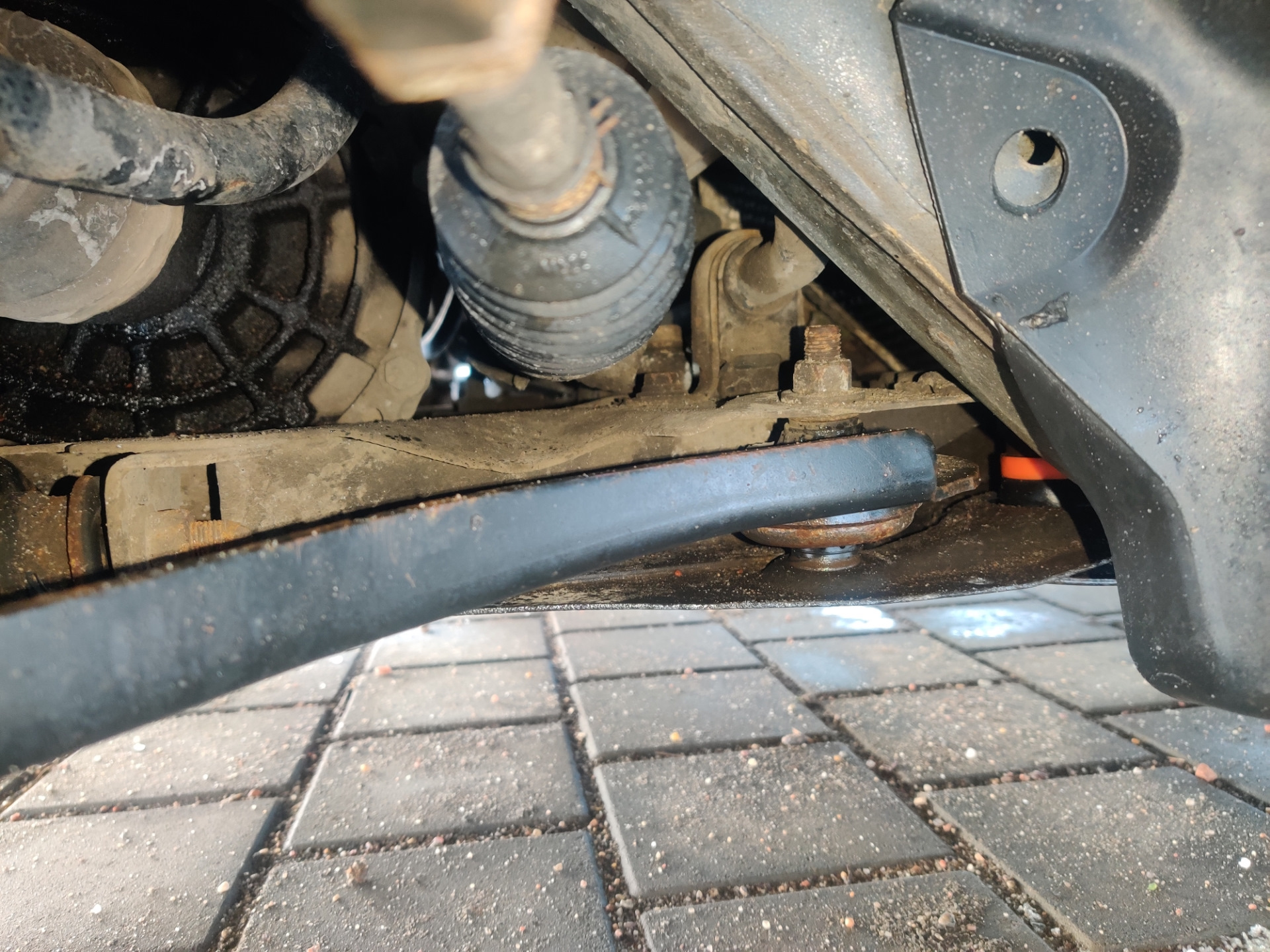 Замена сальника полуоси левой + замена масла, Меган 2 6ст. МКПП ND0 ...