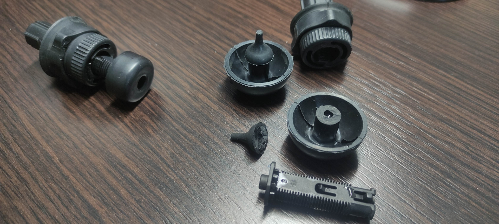 Ограничитель двери багажника — Renault Megane IV, 1,5 л, 2017 года ...