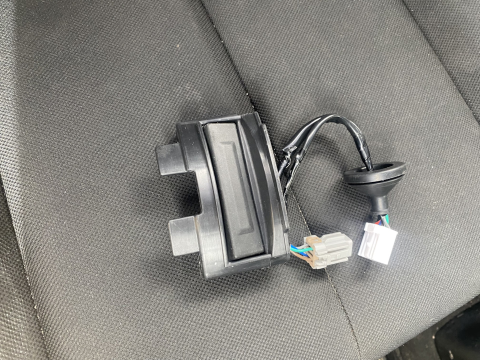 Замена кнопки открытия багажника — Hyundai Veloster (1G), 1,6 л, 2014 ...