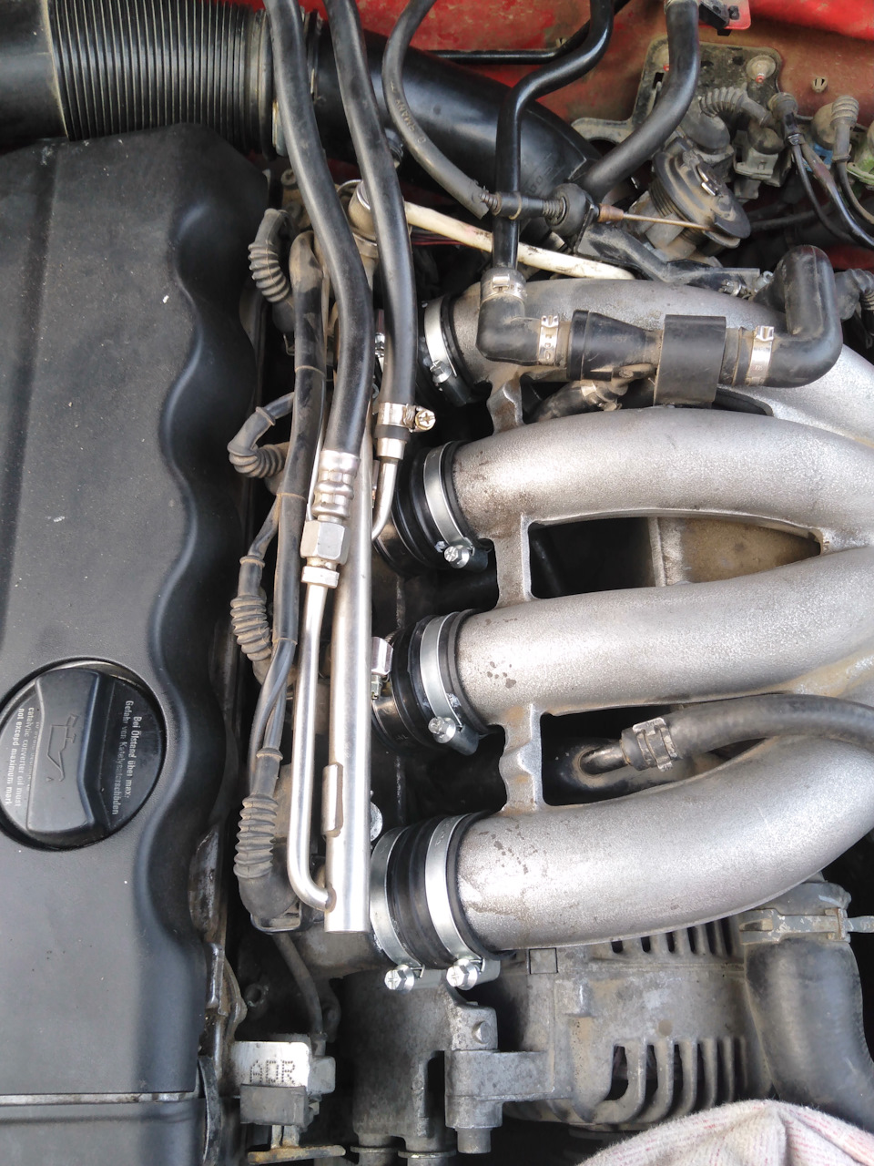 Замена муфт впускного коллектора — Audi A4 (B5), 1,8 л, 1997 года ...