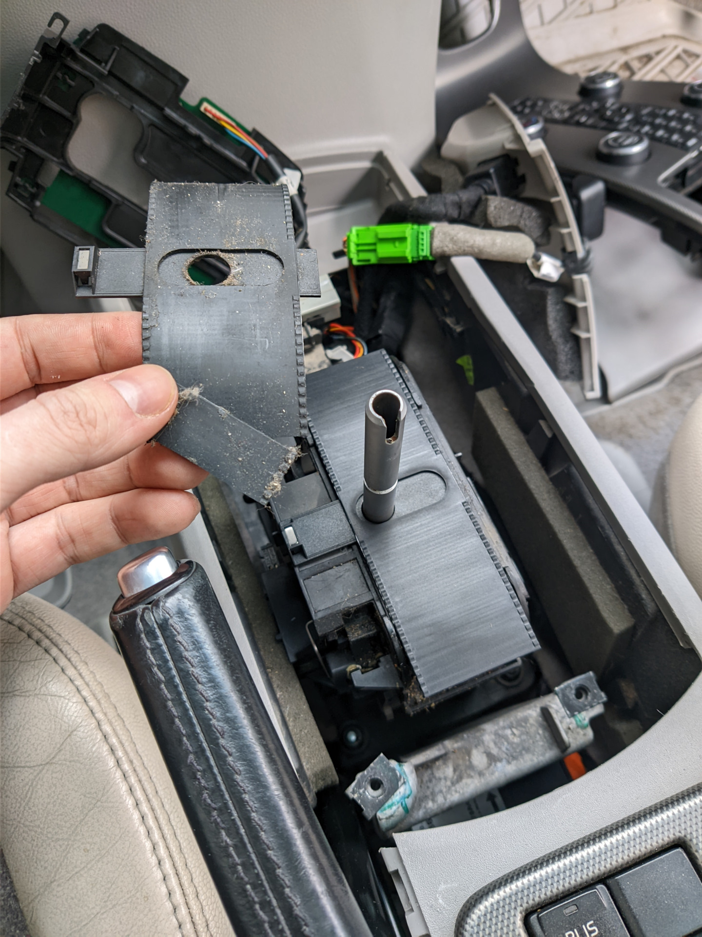 Шторка АКПП и новая панель в багажник — Volvo C30, 2,5 л, 2007 года ...